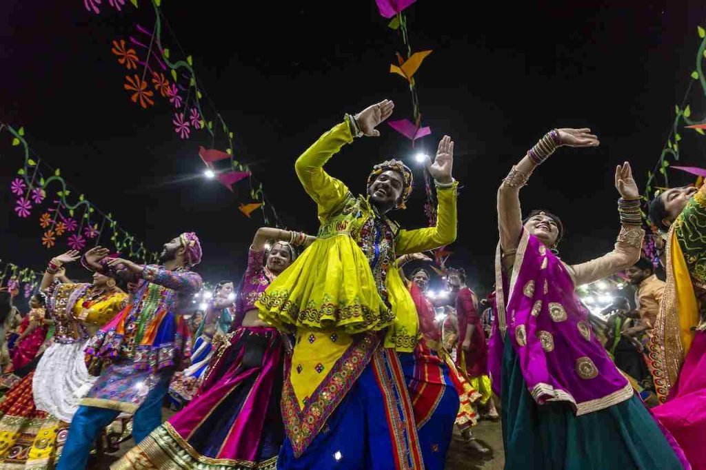 Read this Navratri Garba Guide before visiting Gujarat - travelseewrite
